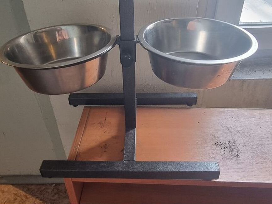 Миска на подставке