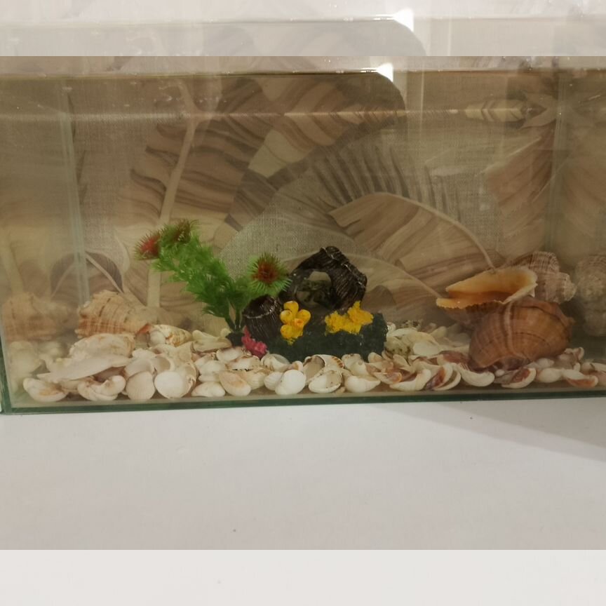 Аквариум 30 литров с украшениями и рыбкой