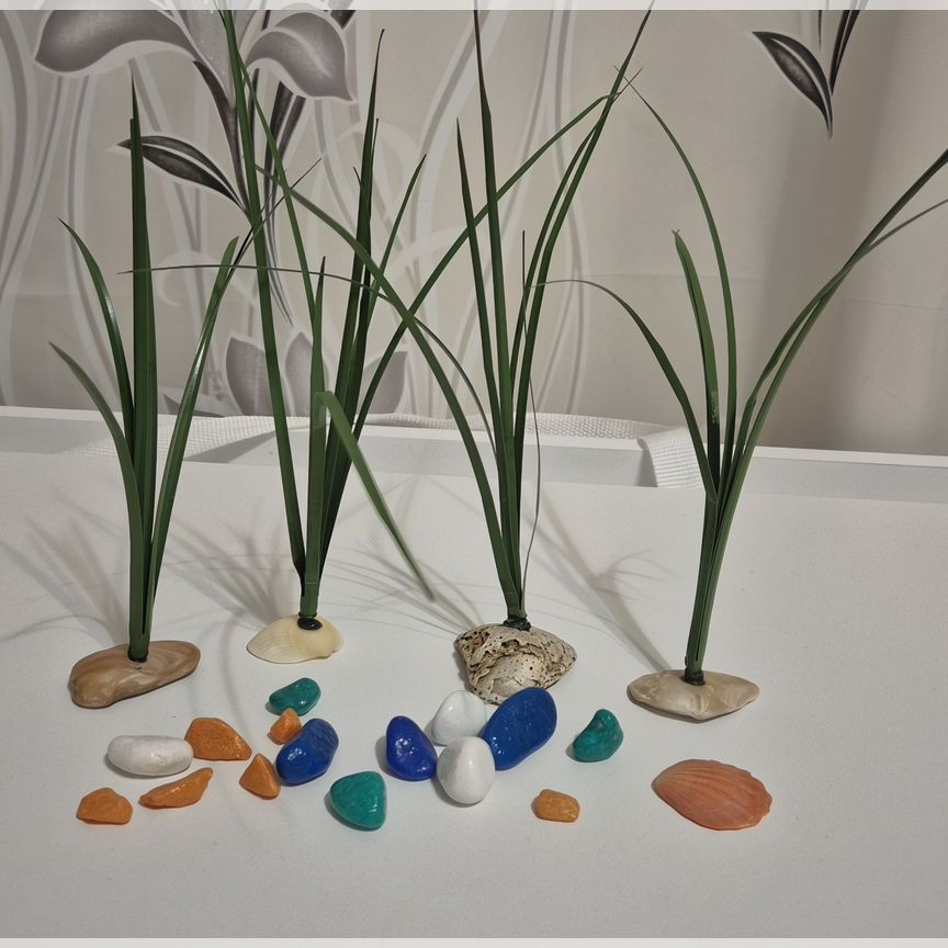 Искусственные растения и камушки для аквариума