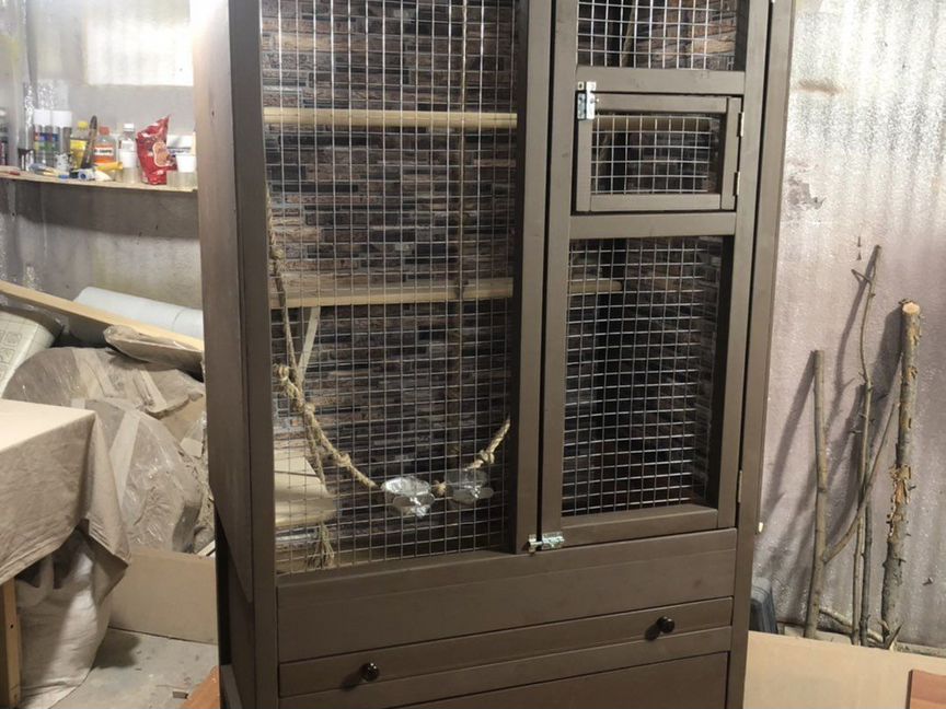 Вольер для обезьяны и попугая