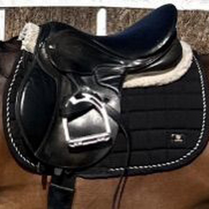 Седло для лошади