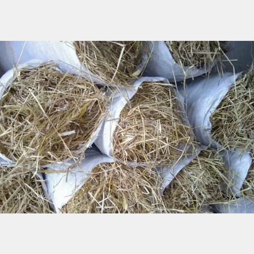 Солома в мешках