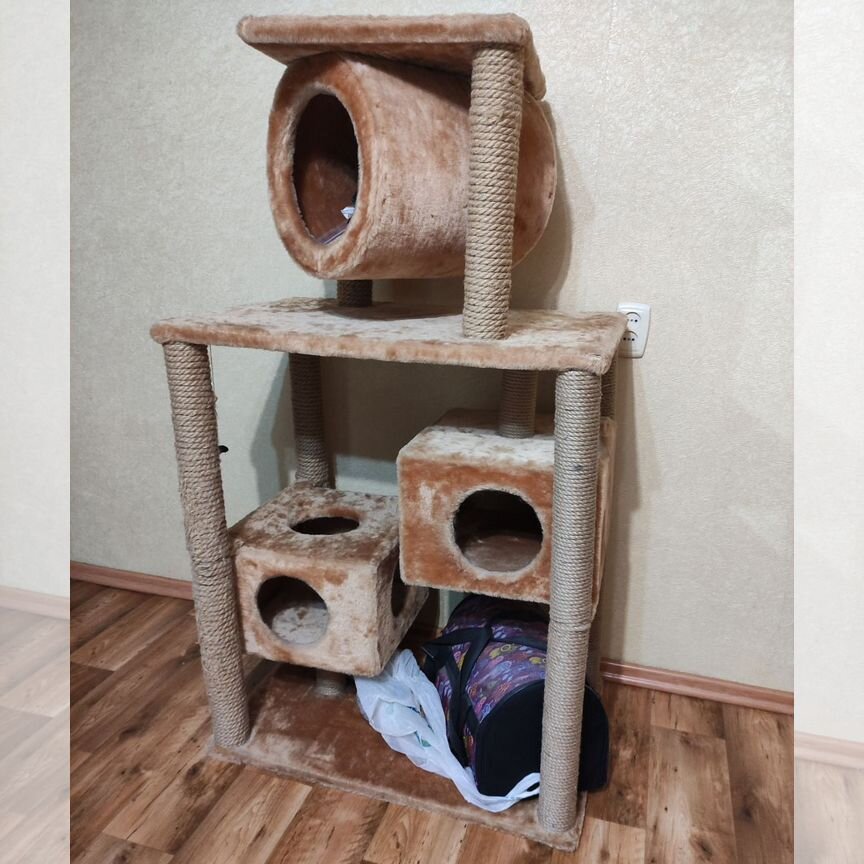 Кошачий домик с когтеточкой большой