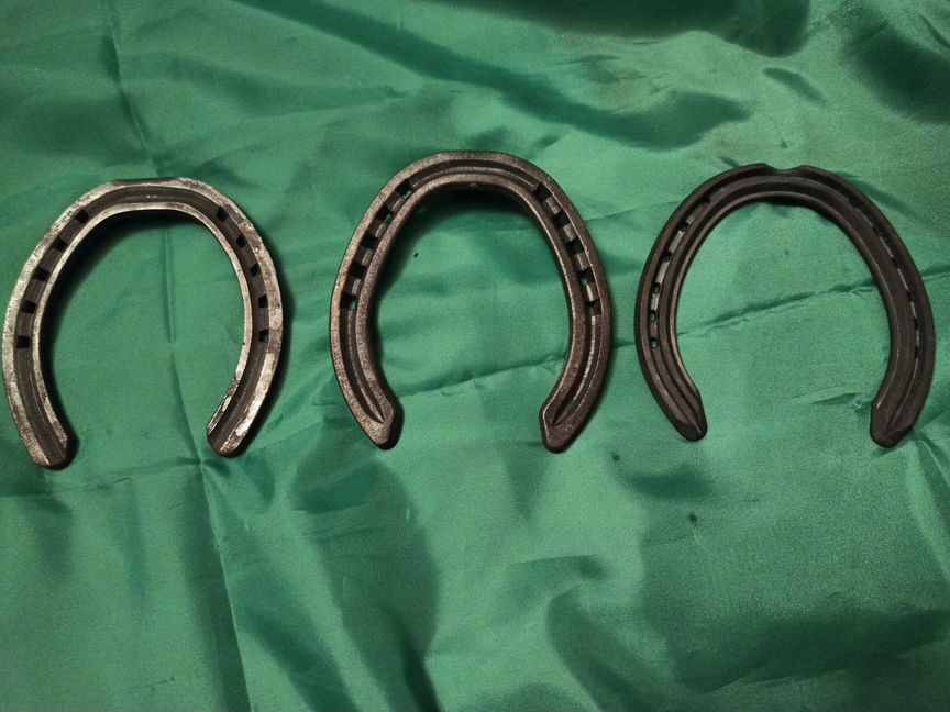 Подковы для лошади новые