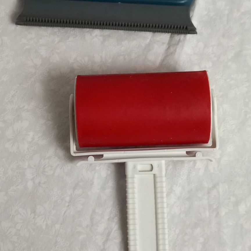 Липкий ролик и скребок от шерсти животных