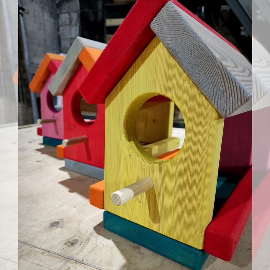 Кормушка для птиц и белок