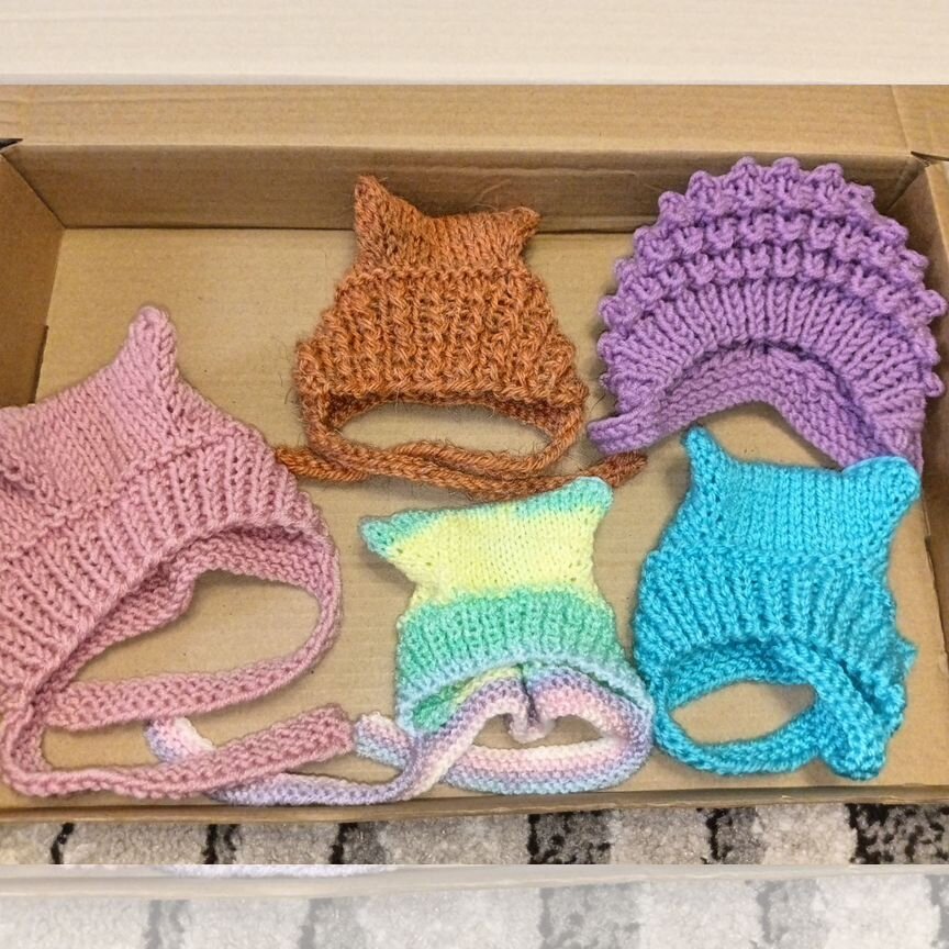 Шапочка вязаная для собак и кошек