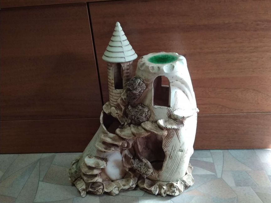 Аквариумный замок грот