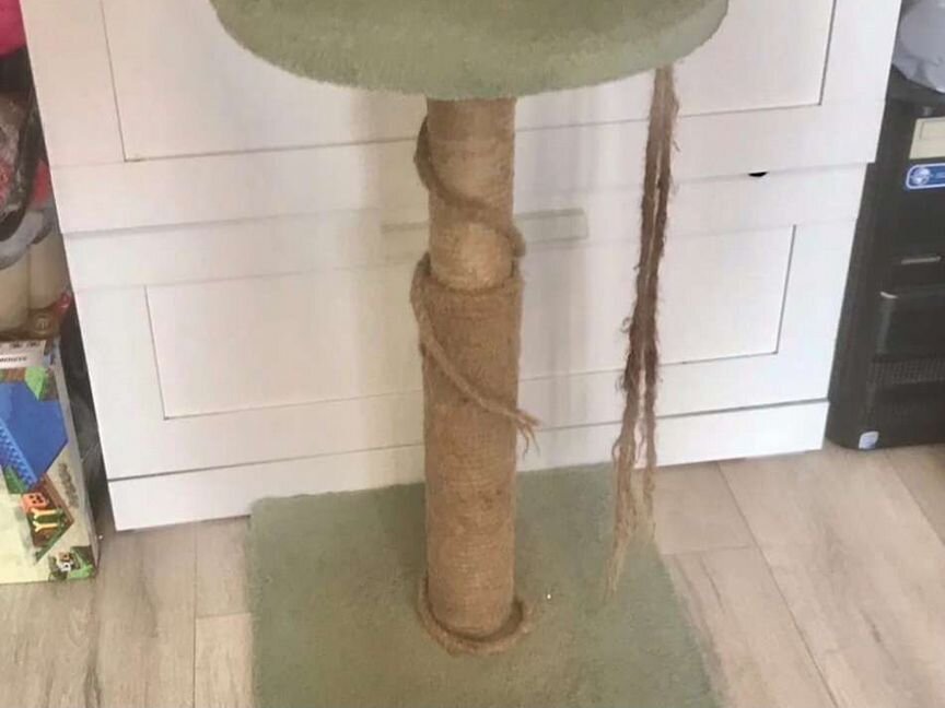 Когтеточка для кошки с лежанкой