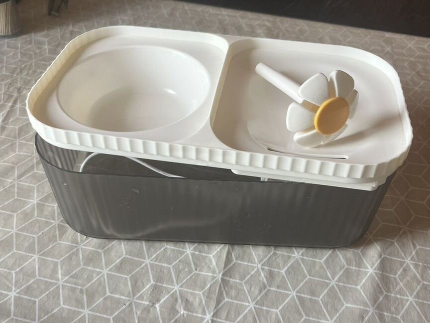 Поилка и миска доя кошки,2 в 1