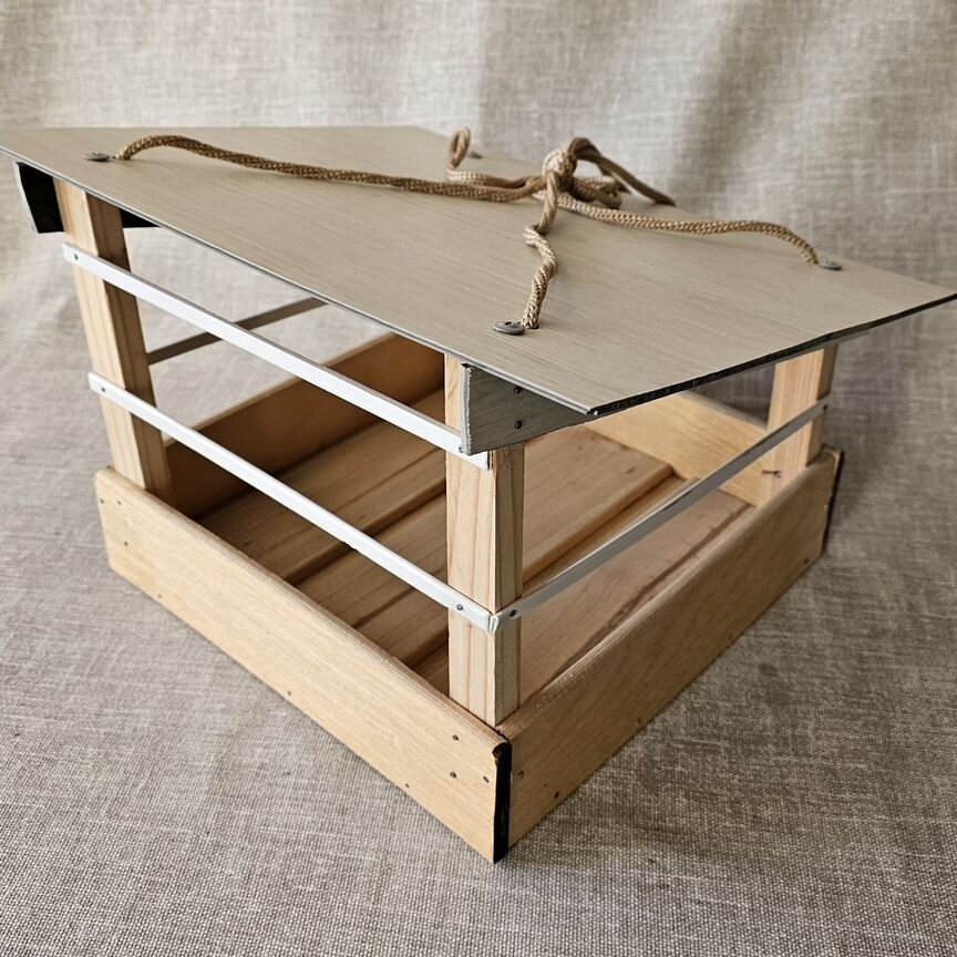 Кормушка для птиц уличная