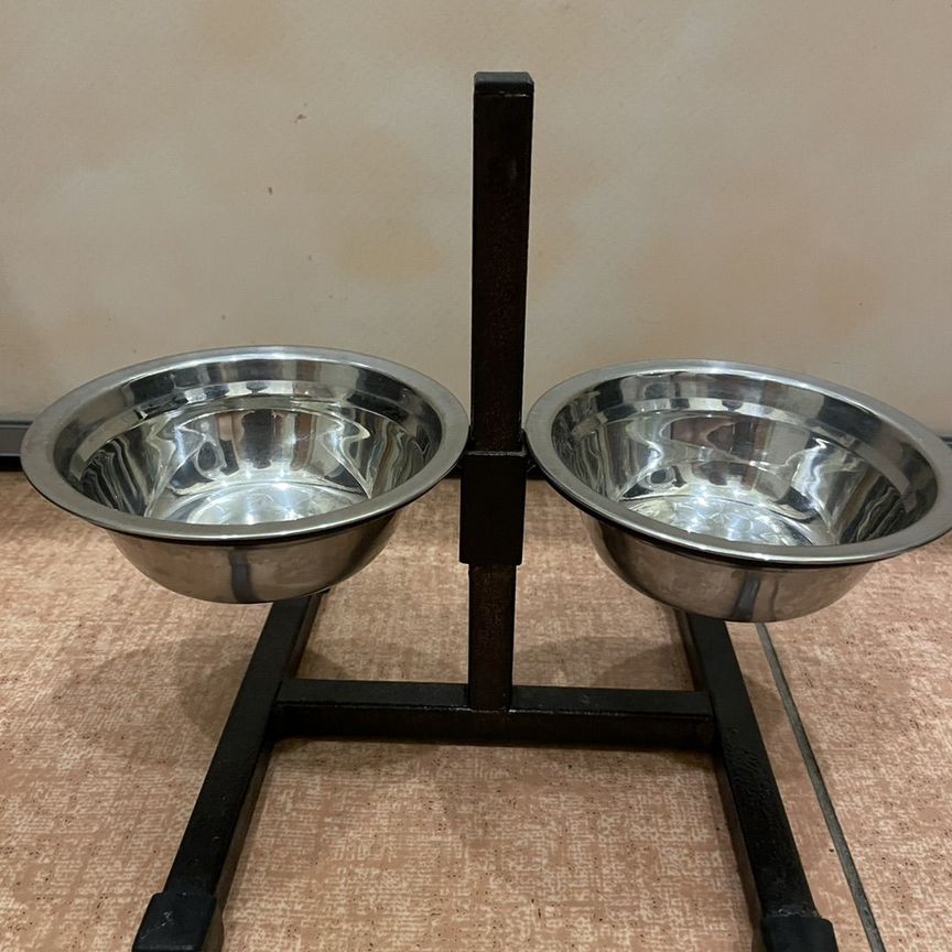 Миски на стойке металлической