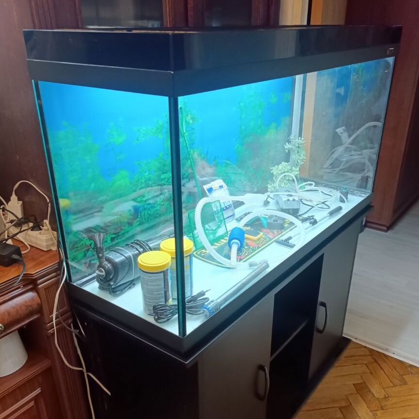 Аквариум с тумбойна 270 литров