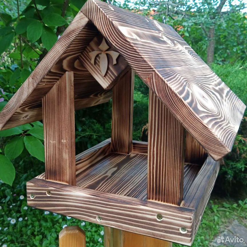 Кормушка для птиц и белок в стиле Кантри