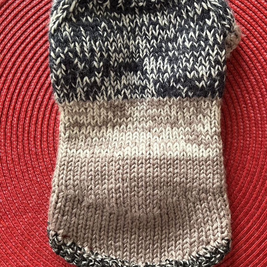 Свитер для кошек и собак ручной вязки