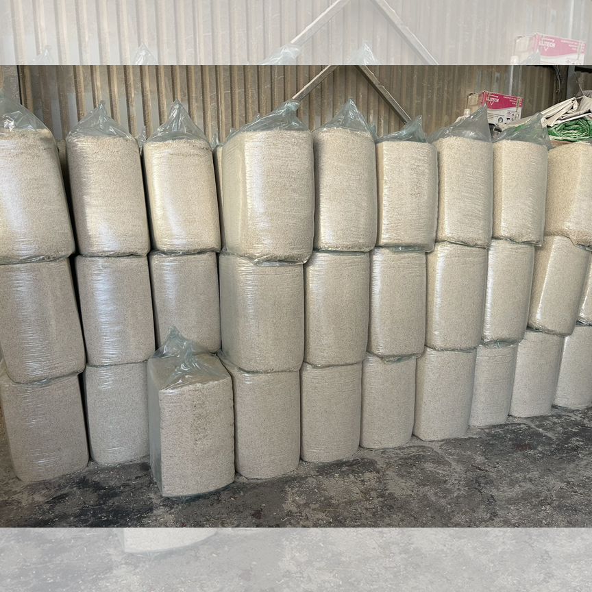 Древесная стружка в брикетах в пос. Ропше