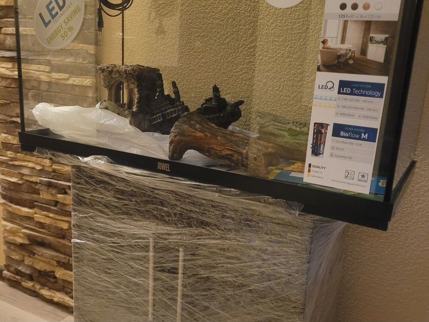 Продаётся аквариумный комплекс (на 125 литров)