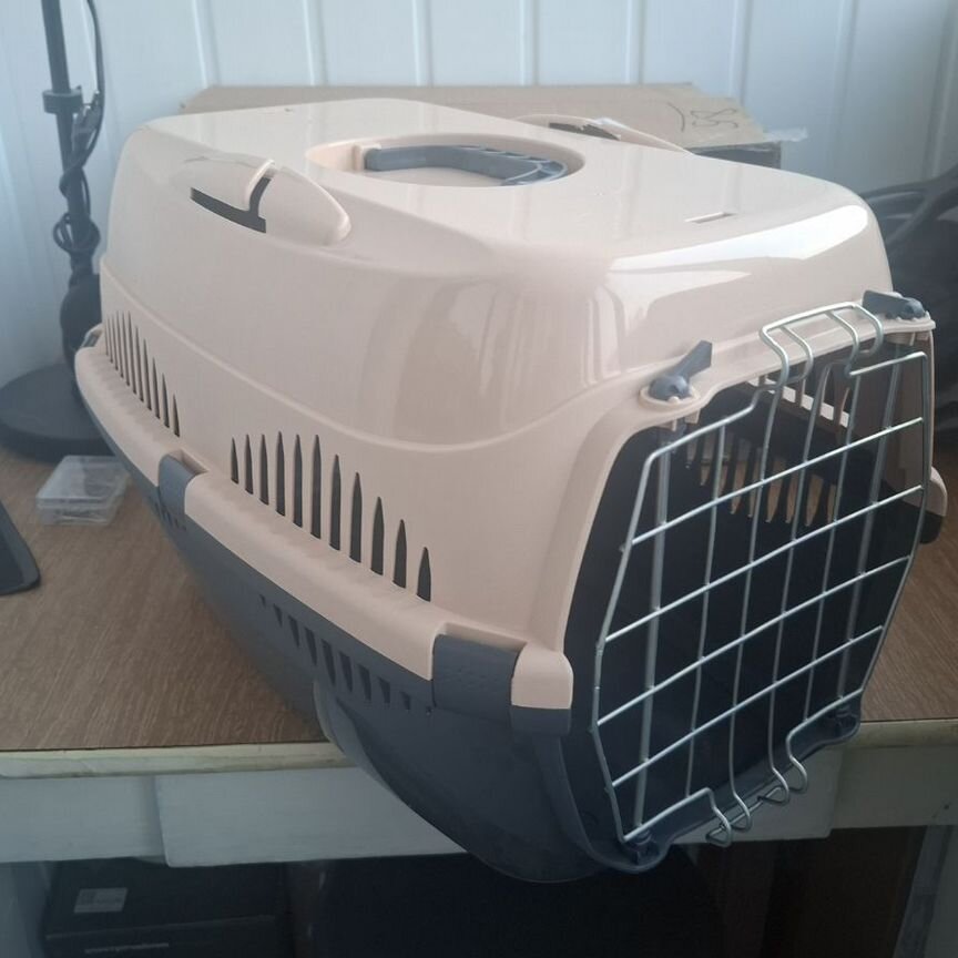 Переноска для животных пластиковая