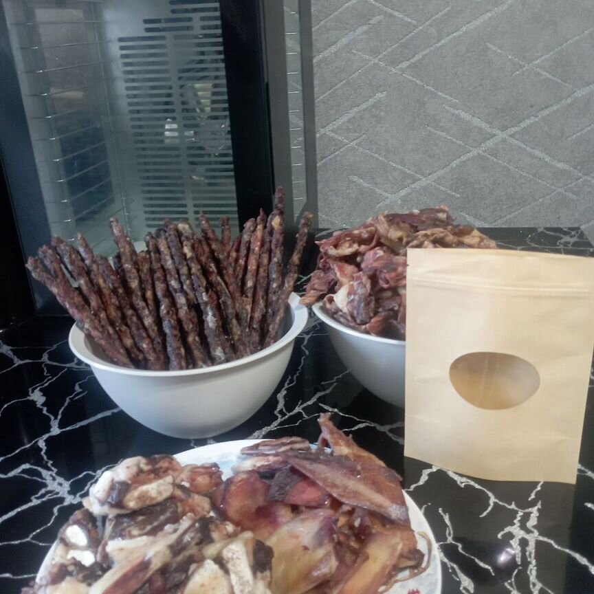 Лакомства для собак и кошек