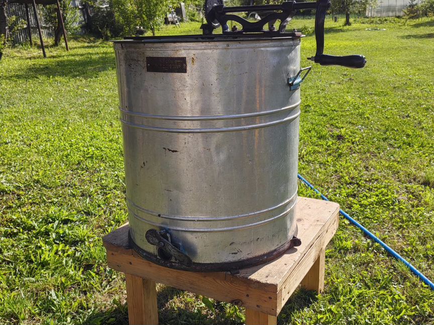 Медогонка 4 рамочная бу