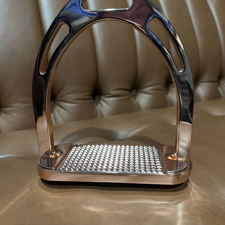 Стремена новые алюминиевые облегченные