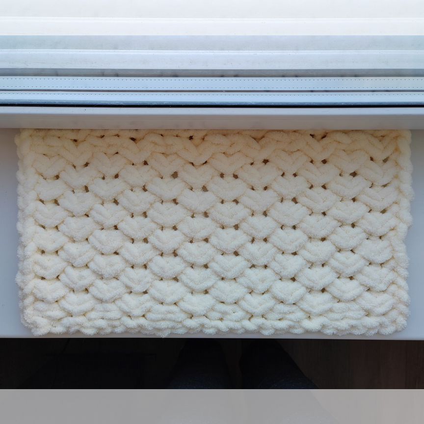 Лежанка на подоконник для кошек