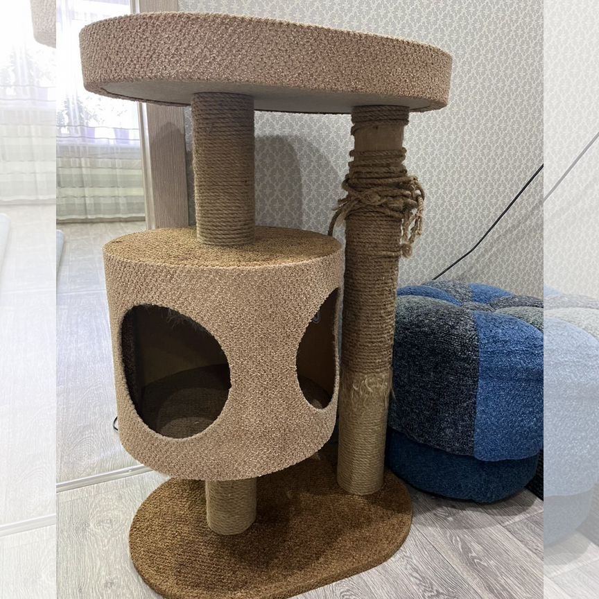 Кошачий домик с когтеточкой