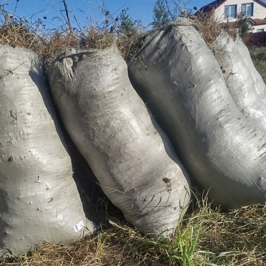 Сено в мешках
