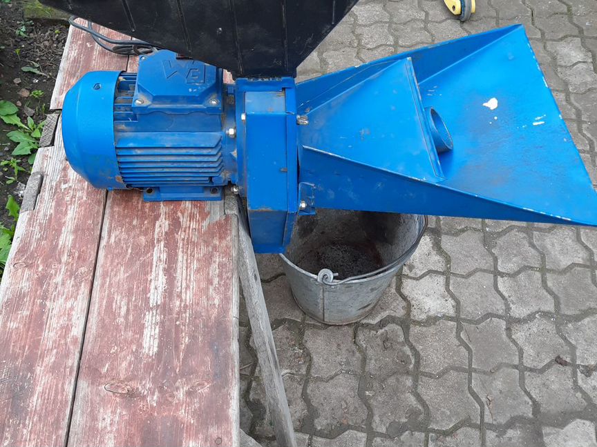 Кормоизмельчитель бу, почти новый