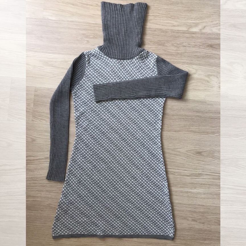 Платье Оggi с высоким воротом