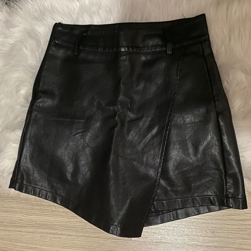 Юбка шорты кожа