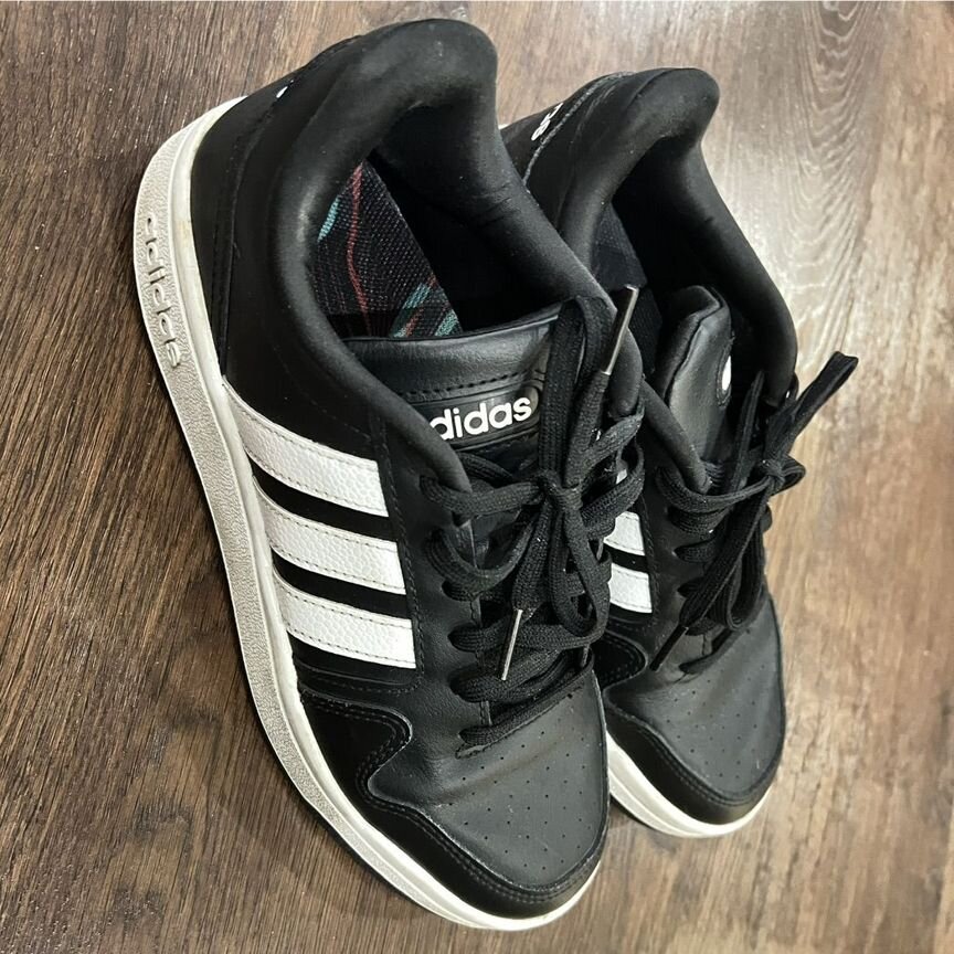 Кроссовки adidas