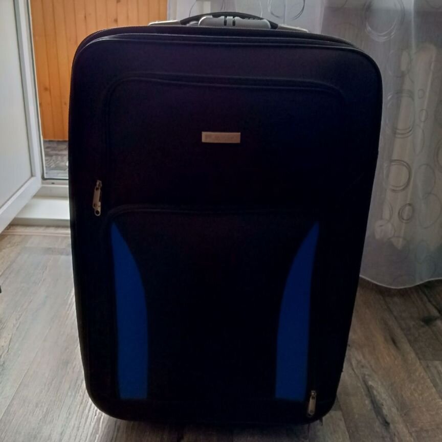 Чемодан на колесах большой