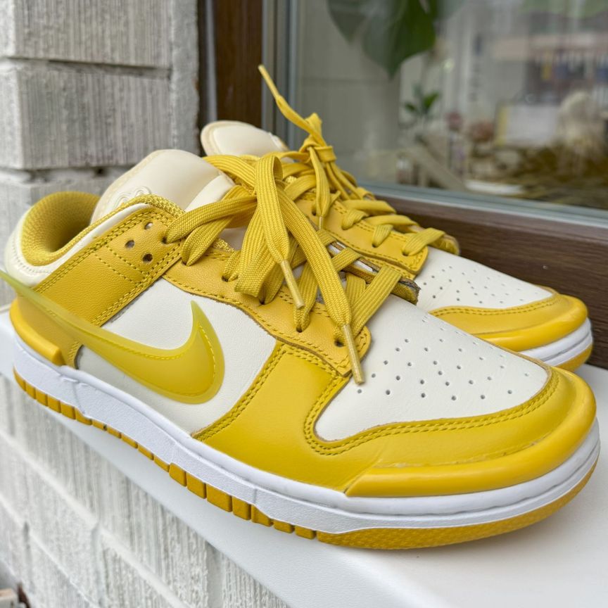 Кроссовки Nike желтые