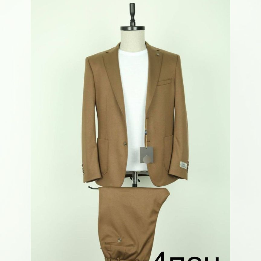 Мужской костюм в отличном состоянии