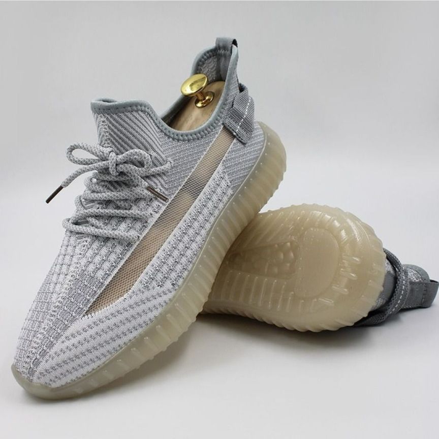 Кроссовки женские новые